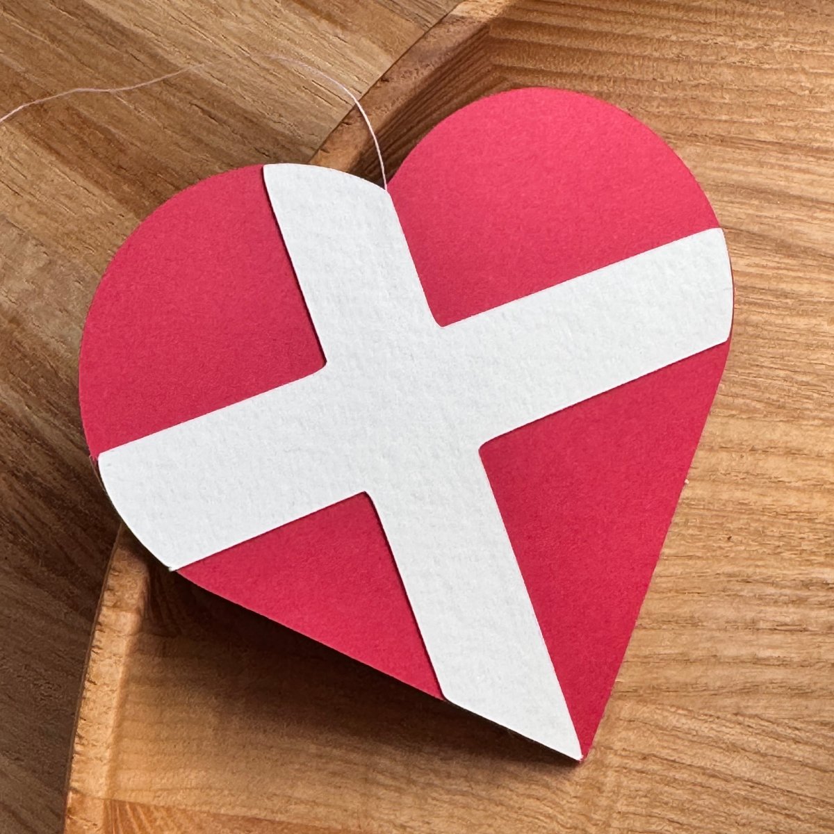 Hjerte-flag kort, Danmark, Dannebrog - Livingly Paper Art and Mobiles